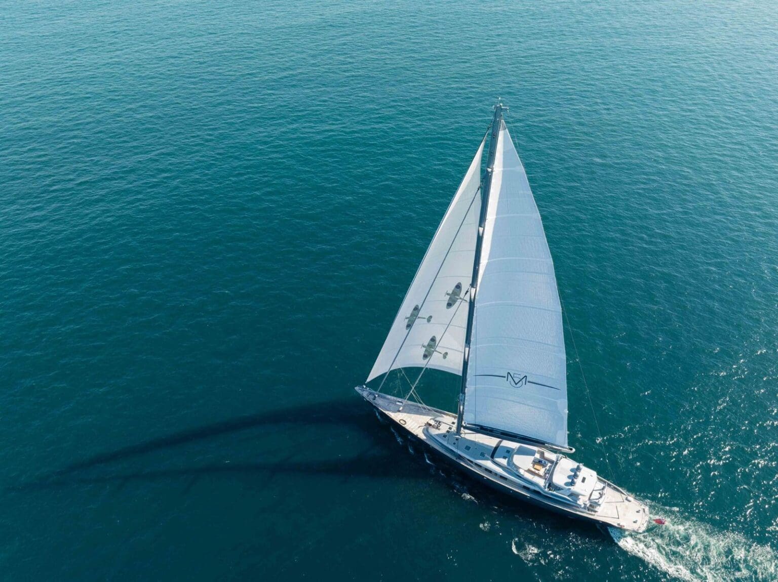 DOYLE-POWERED M5 Commissions new sails - Doyle Sails