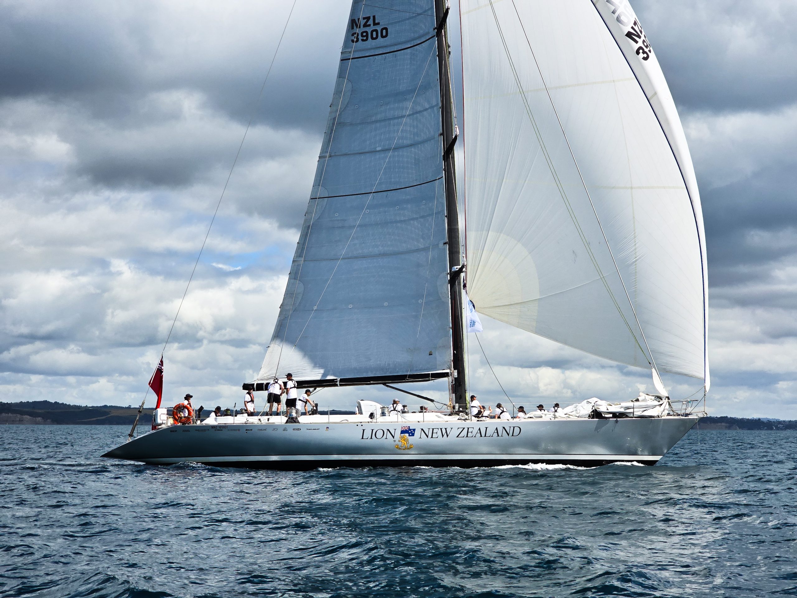 DOYLE-POWERED OPPORTUNITIES FOR YOUTH IN SUPER YACHT RACING - Doyle Sails